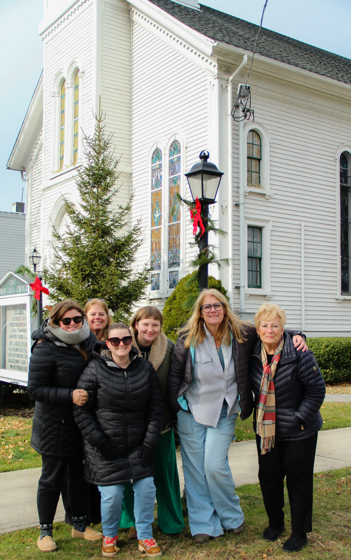 Holiday Lamppost Decorating 2025 - Babylon Beautification Society