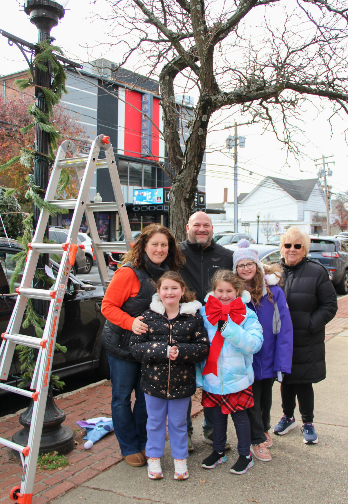 Holiday Lamppost Decorating 2025 - Babylon Beautification Society